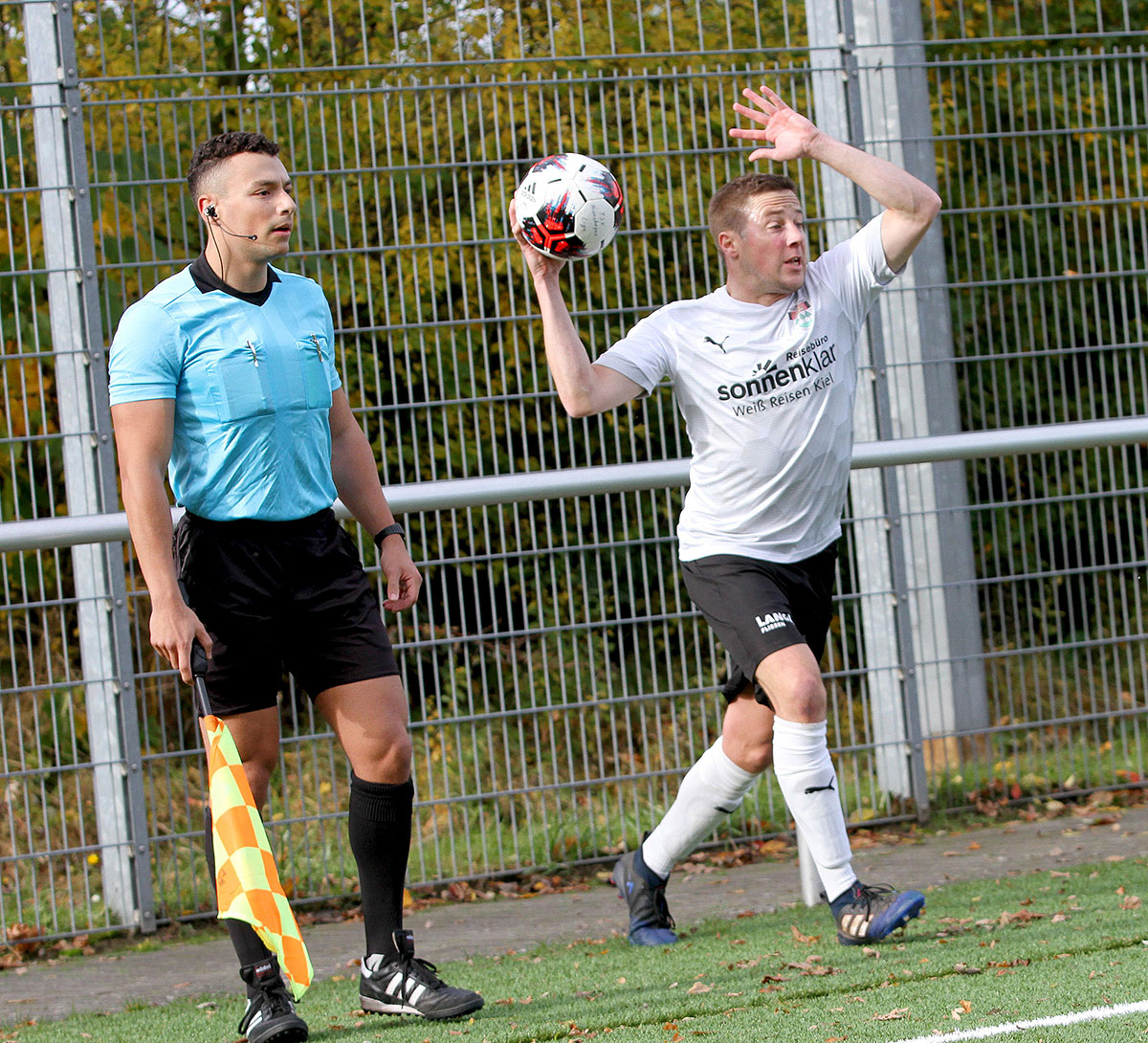 1. Sieg für Kronshagen gegen Oberligisten: Philipp Bahr macht das 1:0 ...