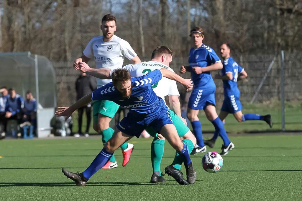 Danilo Blank mit starkem TSV Plön ebenbürtiger Gegner des TSV Klausdorf ...