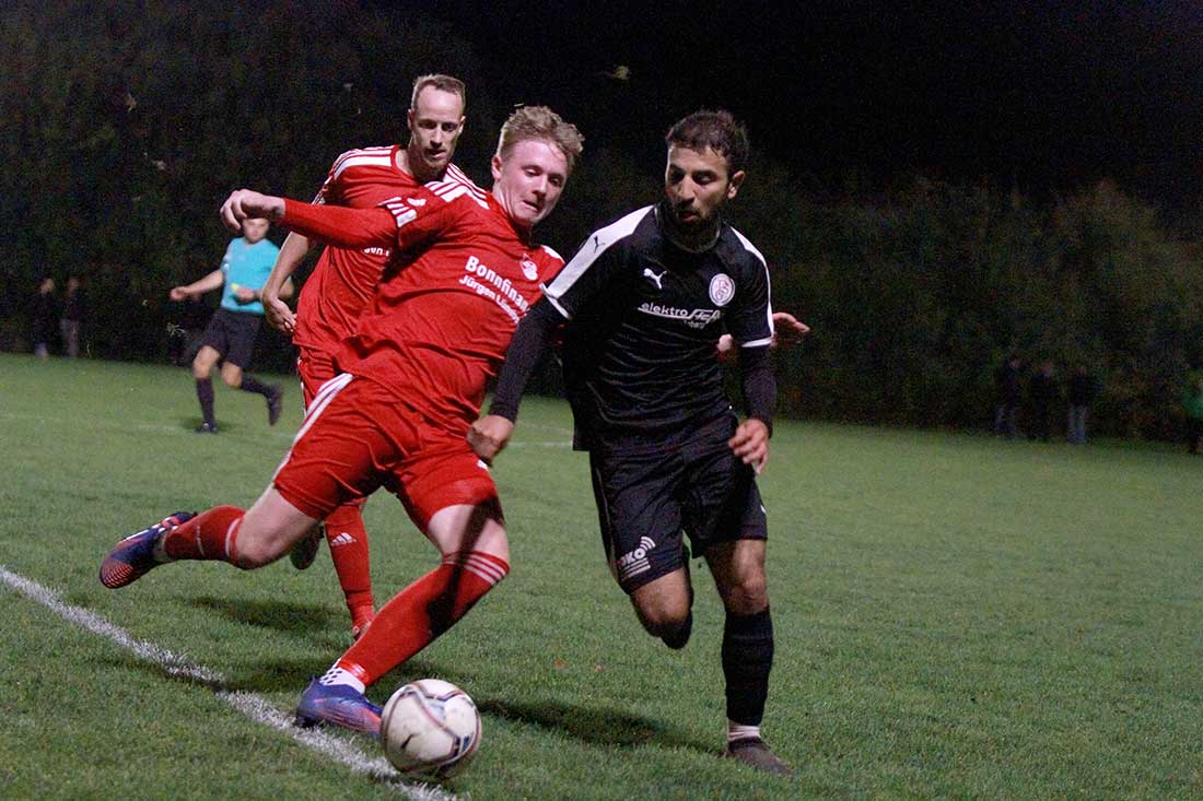 Traumtor von Flintbeks Tim Hartlep bei PSG bringt 2:2 und Platz 1 ...