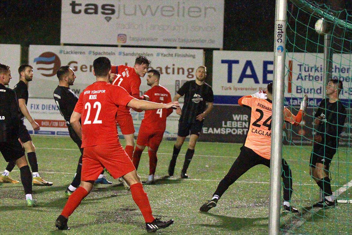 Rückkehr an den Erich-Kästner-Weg: Inter Türkspor Kiel holt Jeppe ...