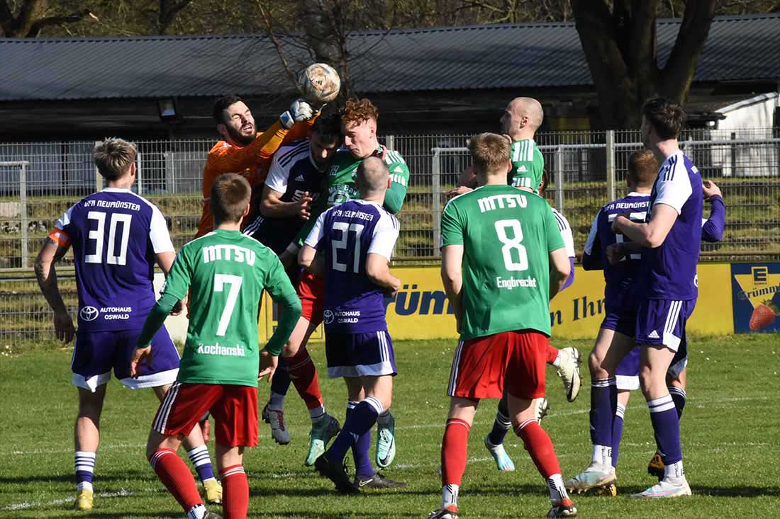 VfR Neumünster verlässt nach 3:1 gegen Hohenwestedt Abstiegsränge ...