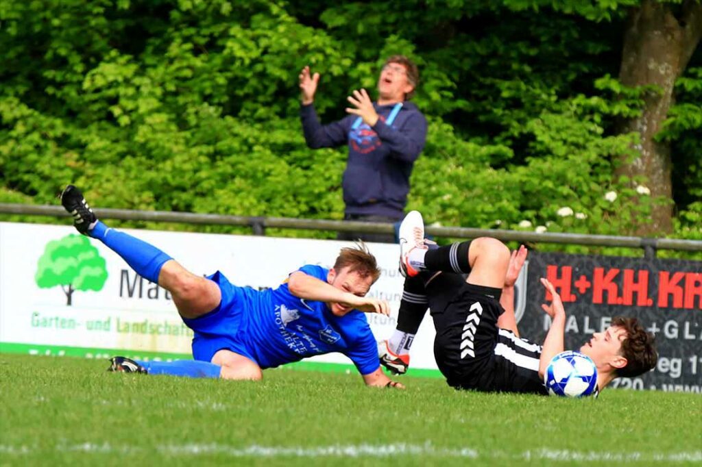 2:1 in Heikendorf: Rönnaus Freistoßspezialist Mirco Schultz top im ...