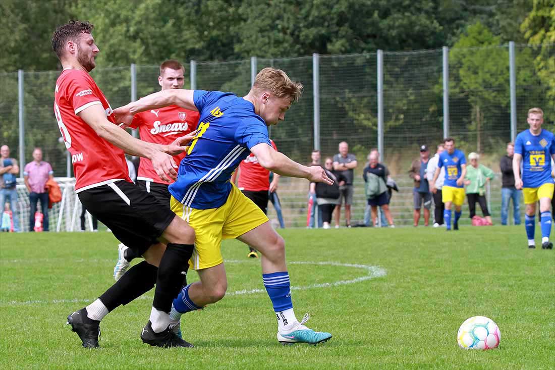 Osterrönfeld 2:1 bei SIF: Felix Struck küsst 2 Mal das Glück mit Können ...