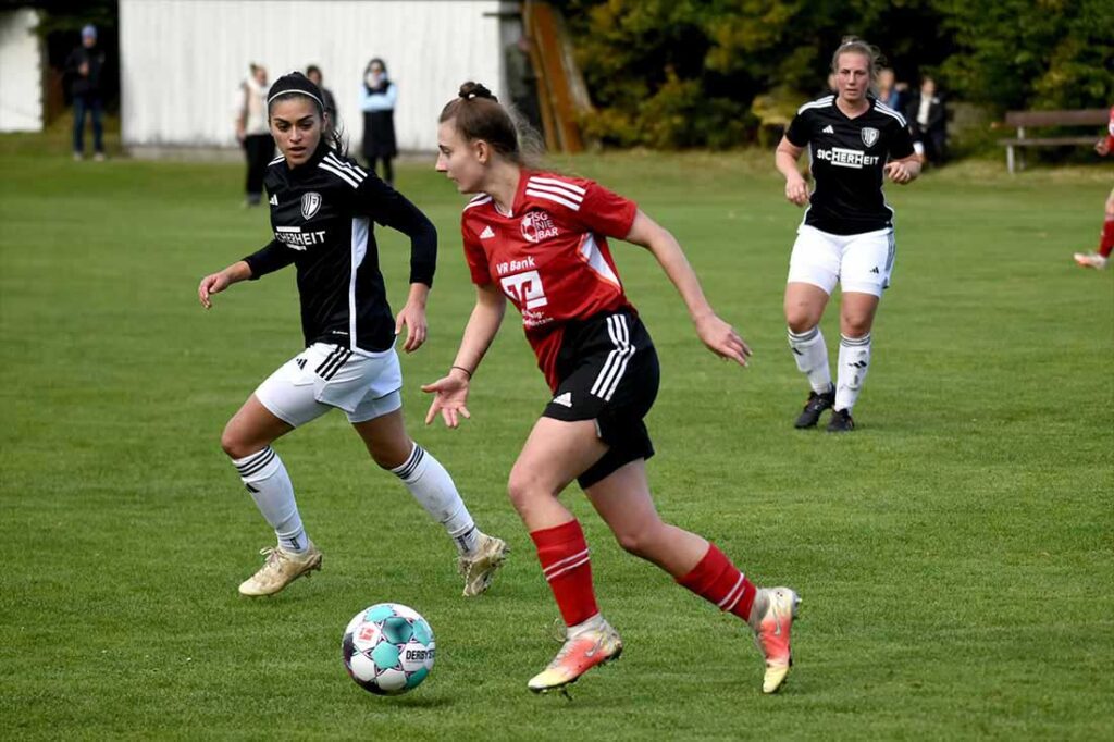 SG NieBar 2:6 gegen RS Kiel – Lisa-Julie Peters schnürt Viererpack ...
