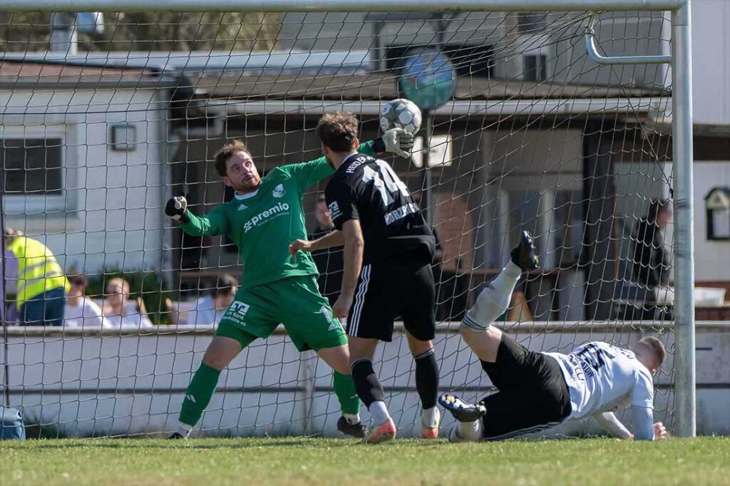 Patrick Storb erlöst den Heider SV – knapper 4:3-Erfolg in Reinfeld und ...