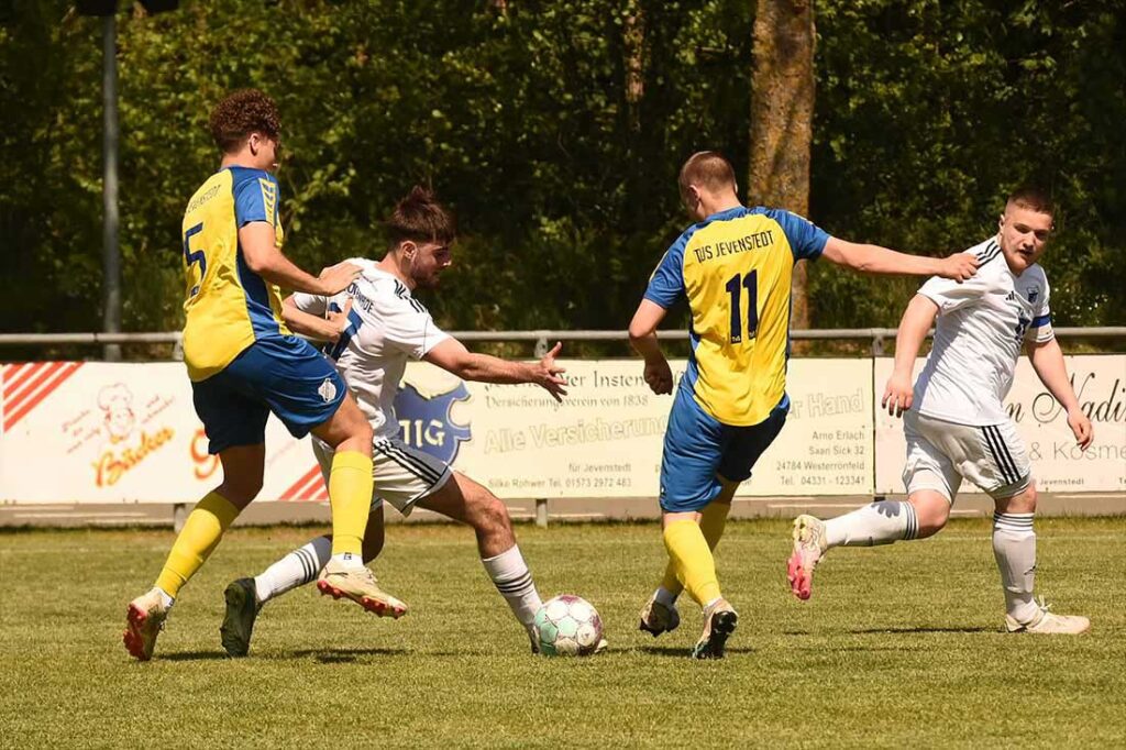 U23 vom TuS Rotenhof Derbysieger in Jevenstedt – youkick.de